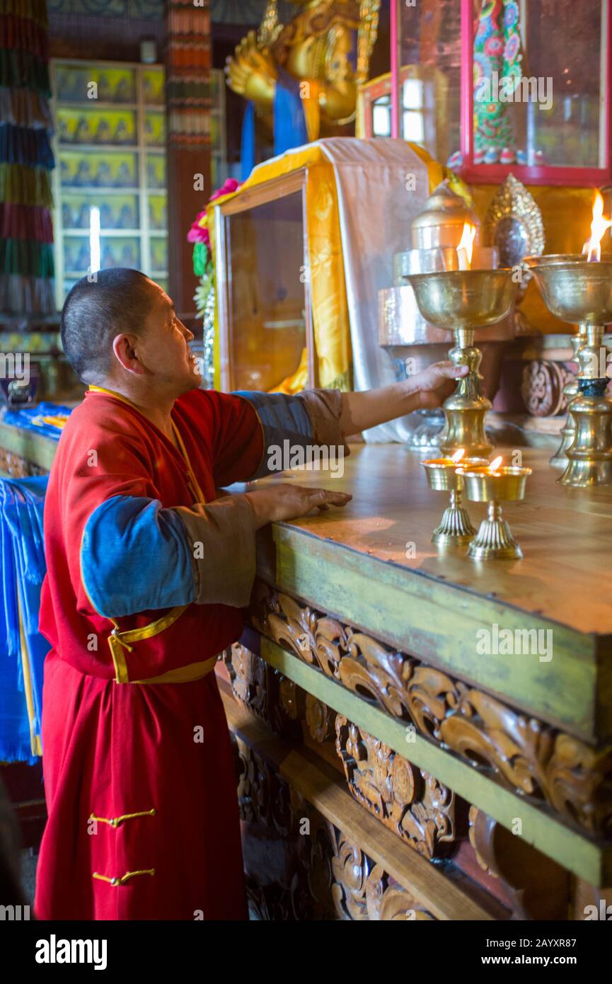 Monk inside temple at Gandan Monastery, Ulaanbaatar, Mongolia Stock ...