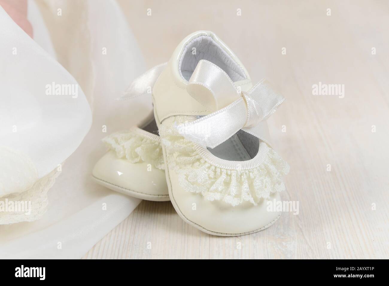 Delicate white lace hi-res stock photography and images - Alamy