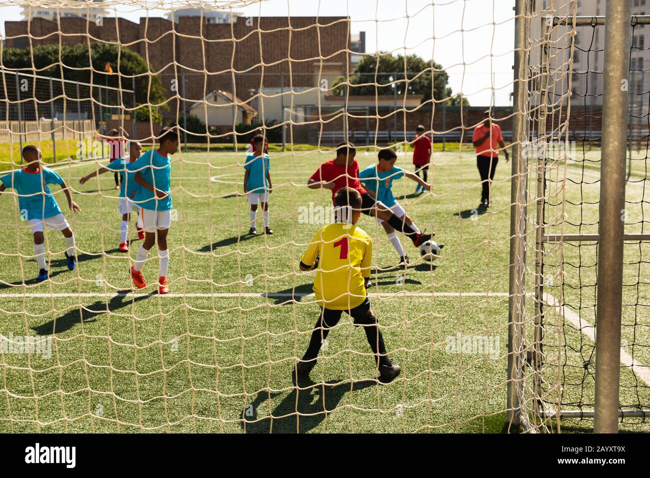 Behind soccer goal hi-res stock photography and images - Alamy