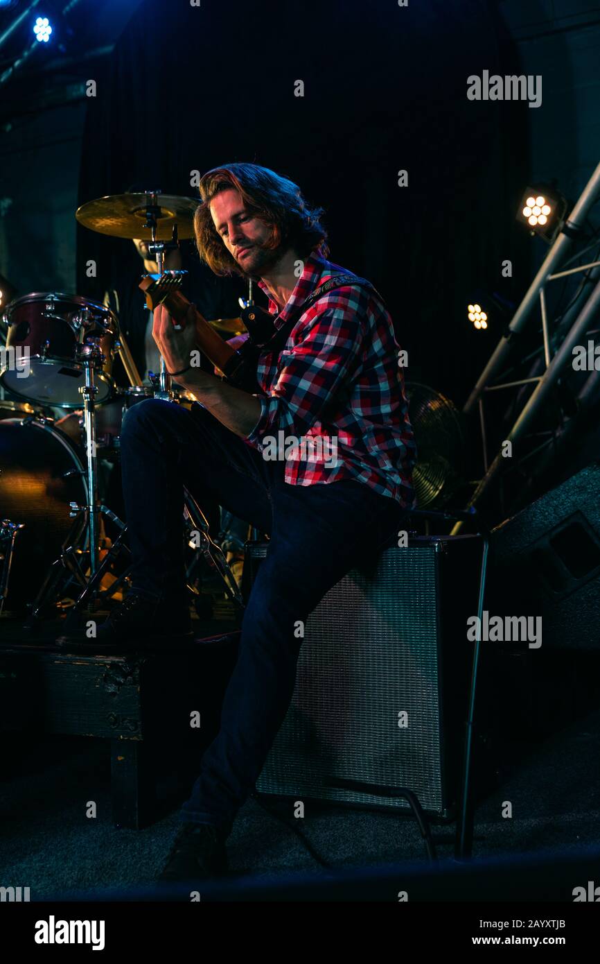 Preparing for concert hi-res stock photography and images - Alamy