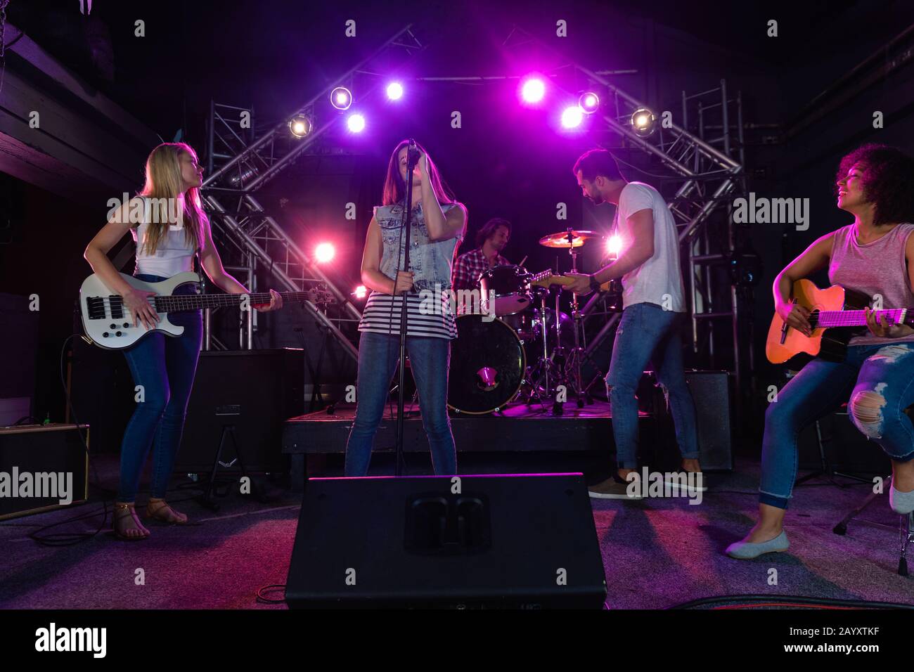 Male singer performing group hi-res stock photography and images - Alamy