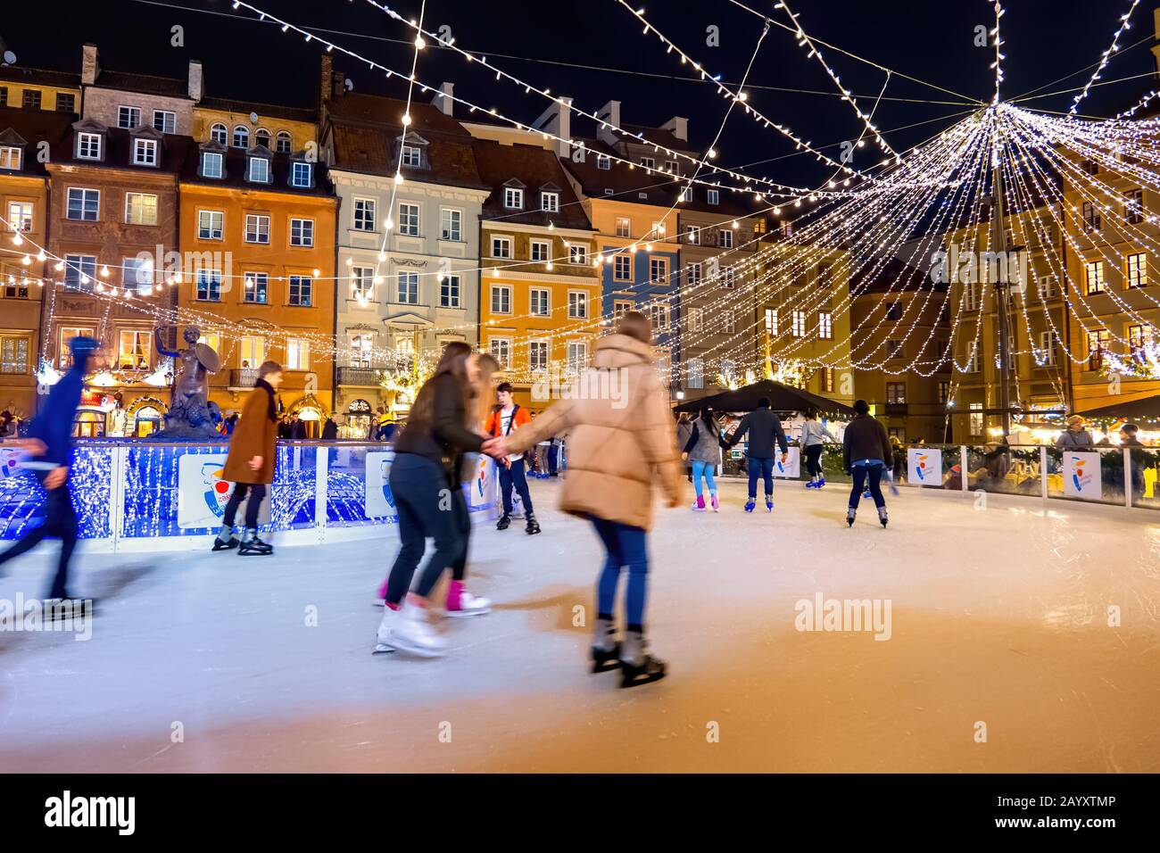 Outdoor ice rink night hi-res stock photography and images - Alamy