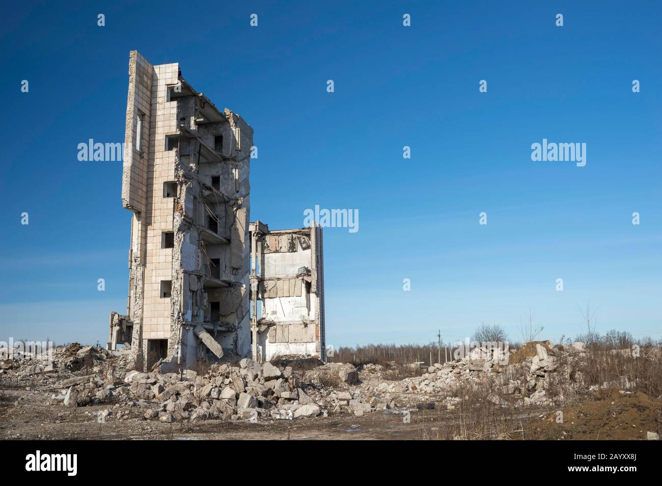 Demolished skeleton hi-res stock photography and images - Alamy