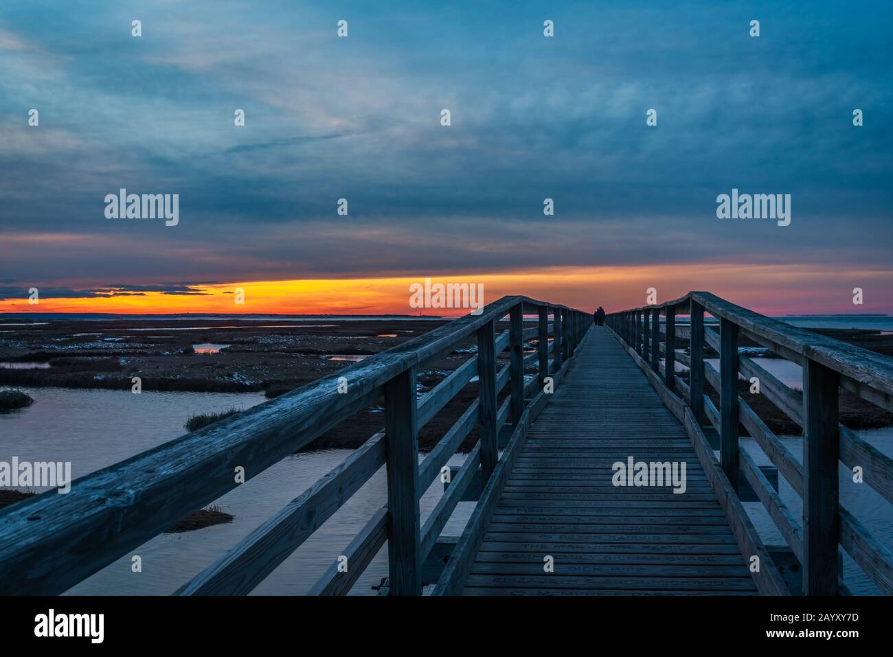 Blue hour open bridge hi-res stock photography and images - Alamy
