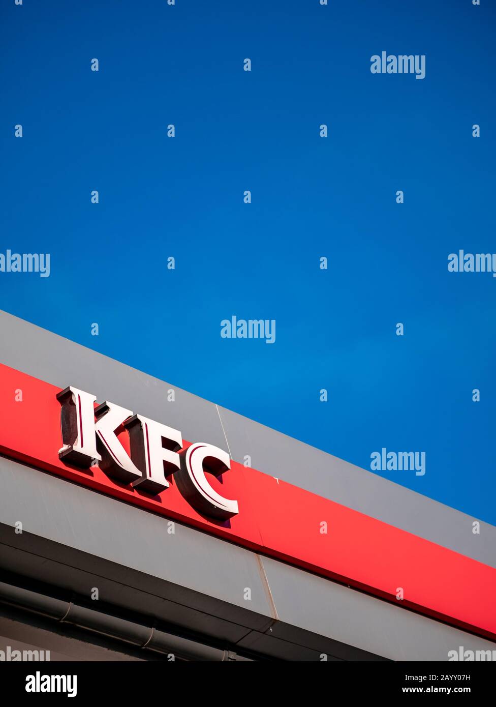 Kfc kentucky fried chicken advert hi-res stock photography and images ...