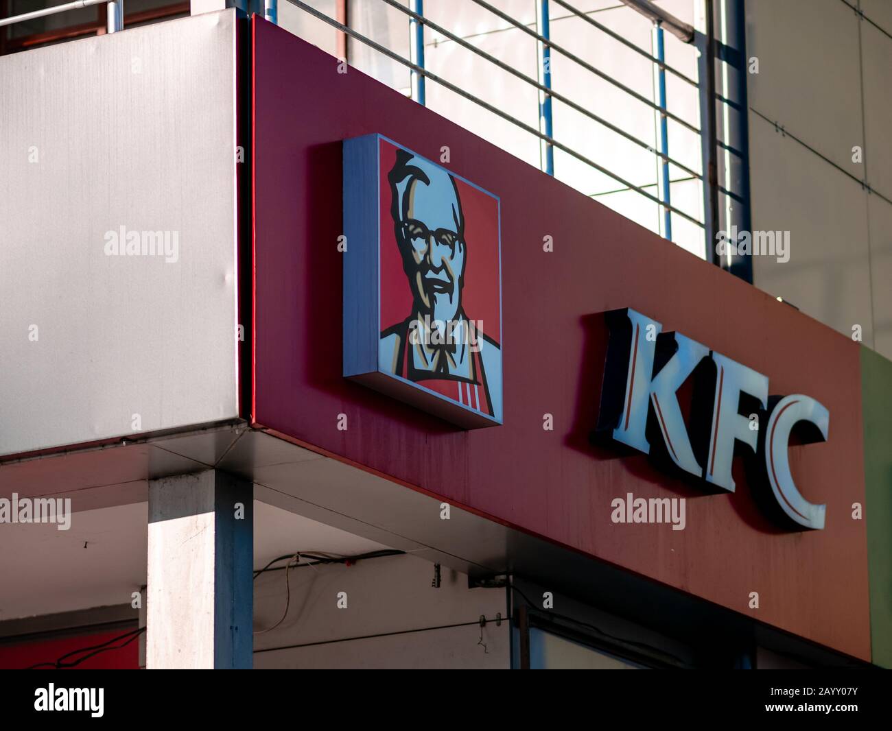 Kfc kentucky fried chicken advert hi-res stock photography and images ...