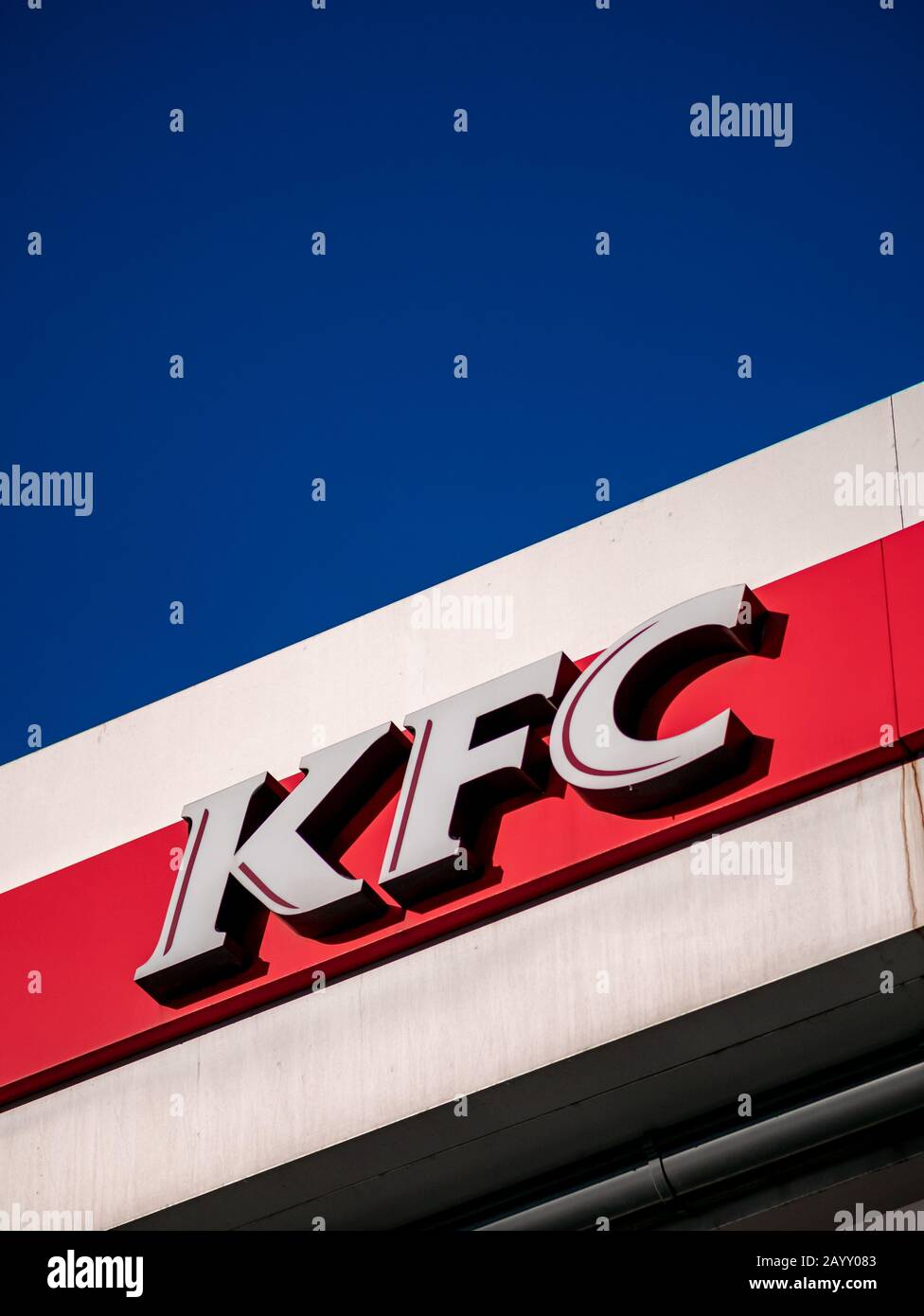 Kfc kentucky fried chicken advert hi-res stock photography and images ...