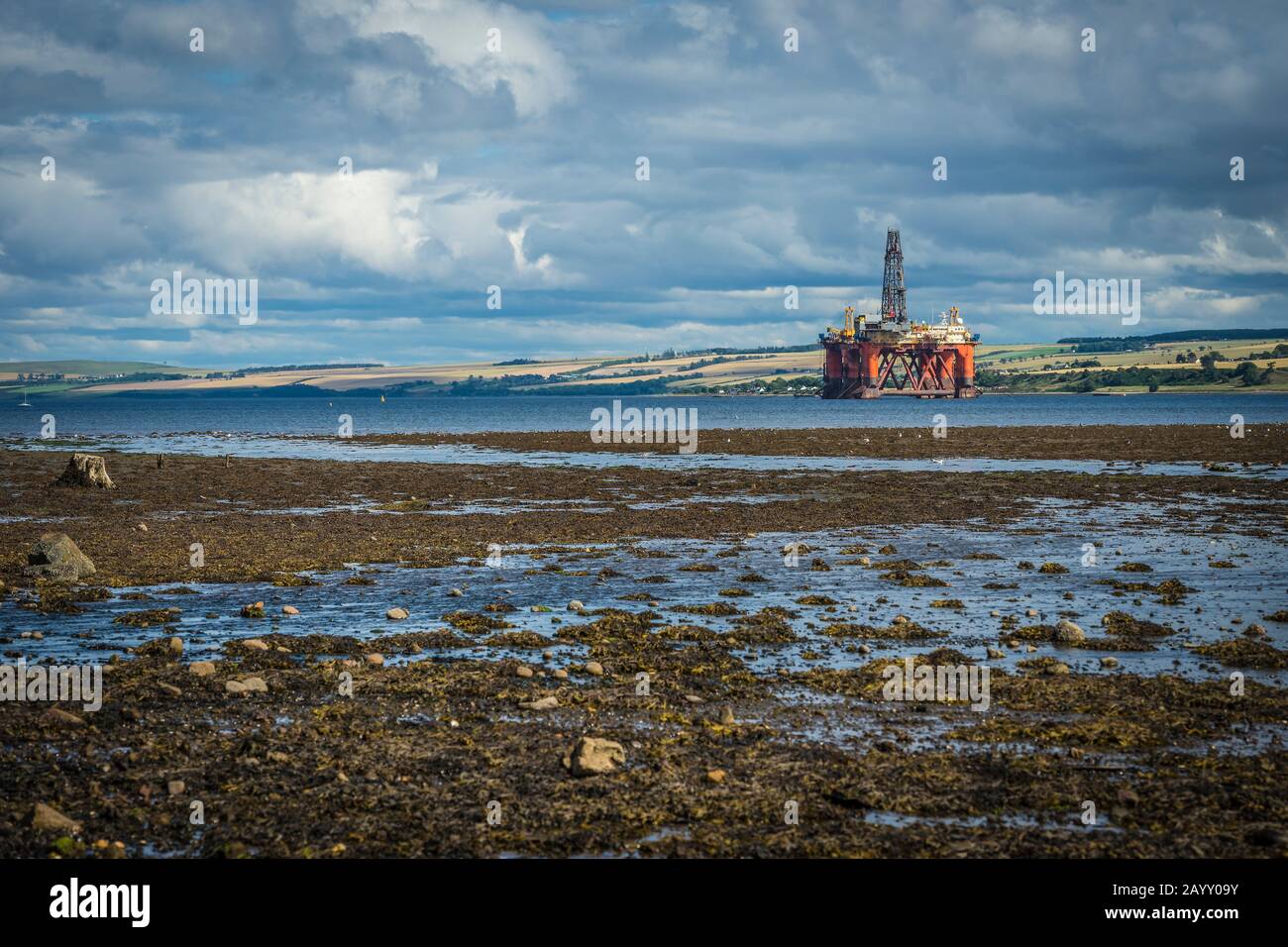 Long beach oil rig hi-res stock photography and images - Alamy