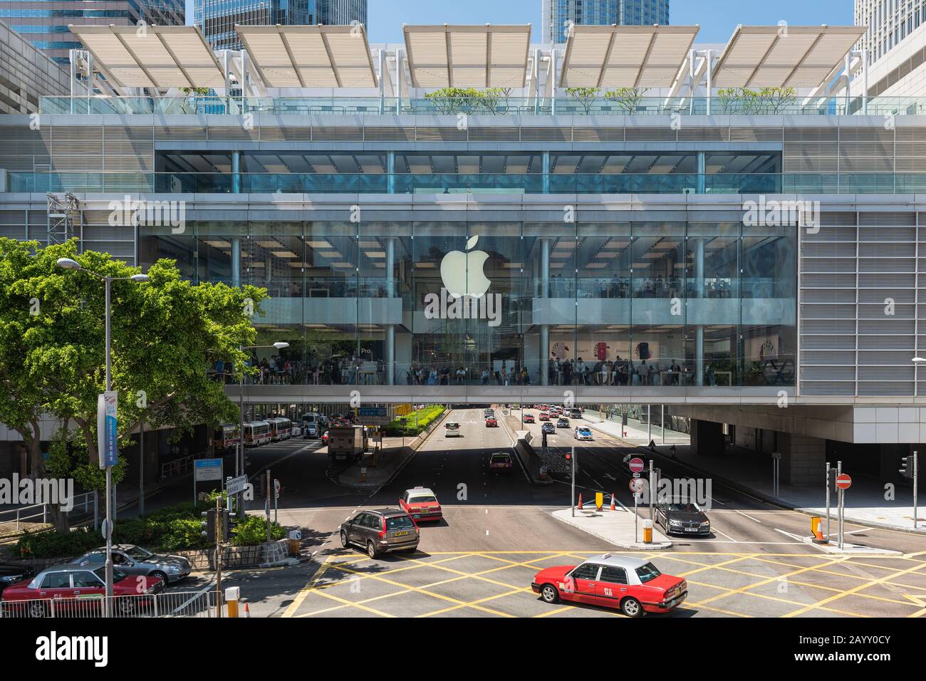 Hong Kong, china, February 27, 2020: The busy Apple Store in Hong Kong ...