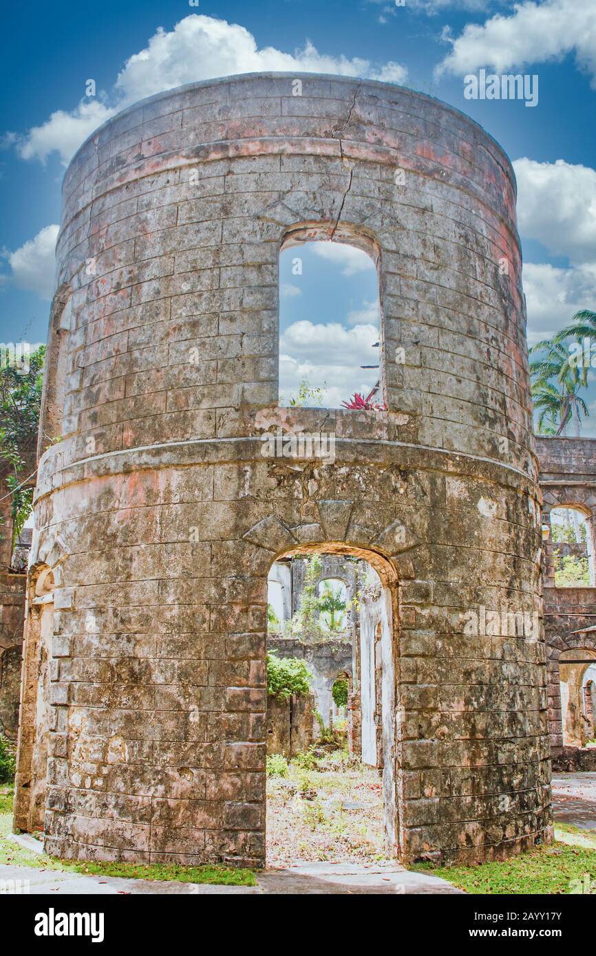 Round stone tower hi-res stock photography and images - Alamy