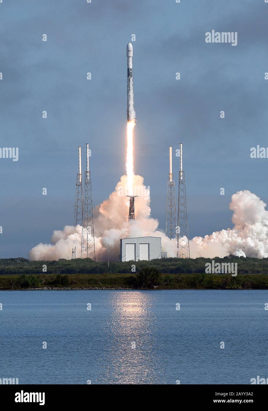 A Spacex Falcon 9 Rocket Carrying 60 Starlink Satellites Launches From