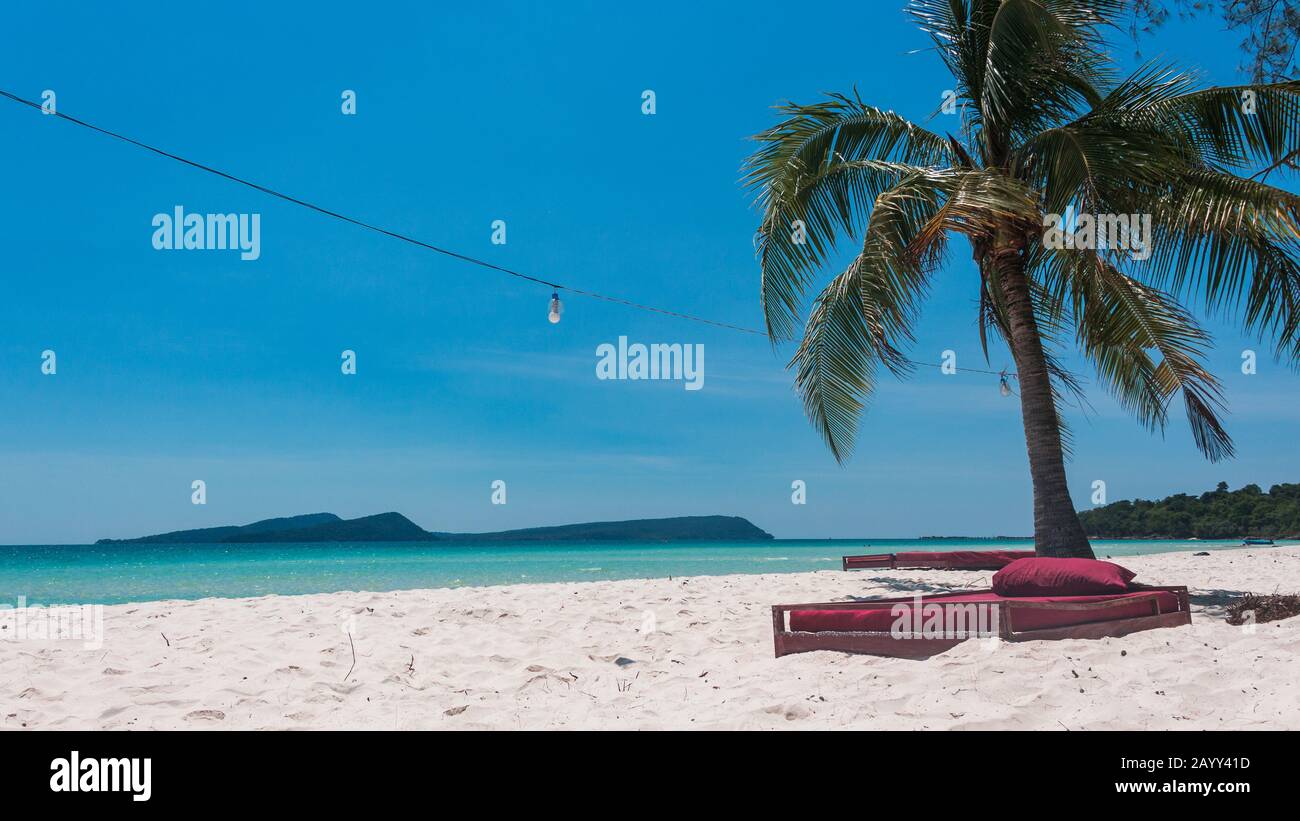 A bed at the beach Stock Photo - Alamy
