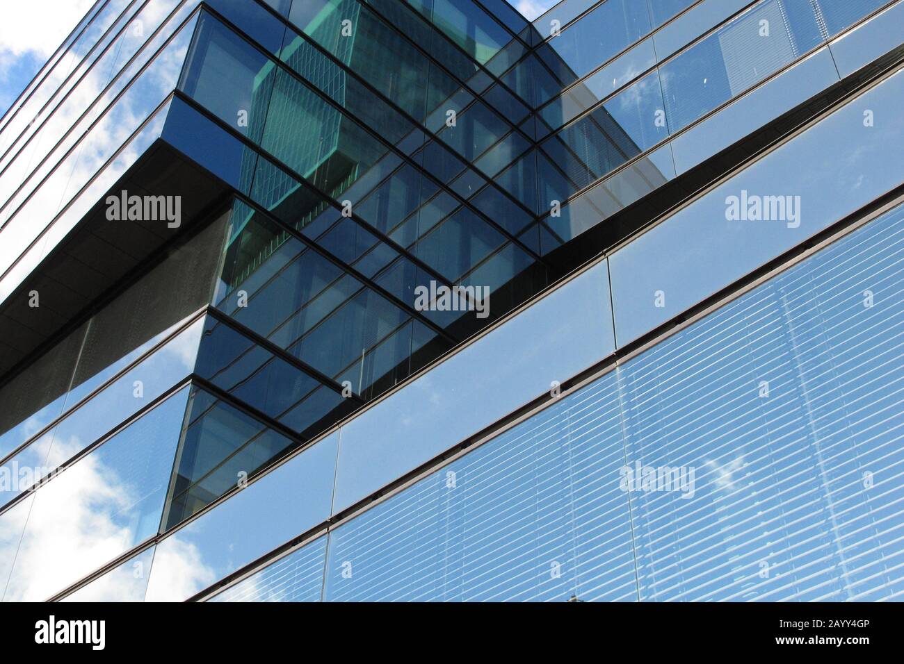 Shiny facade hi-res stock photography and images - Alamy