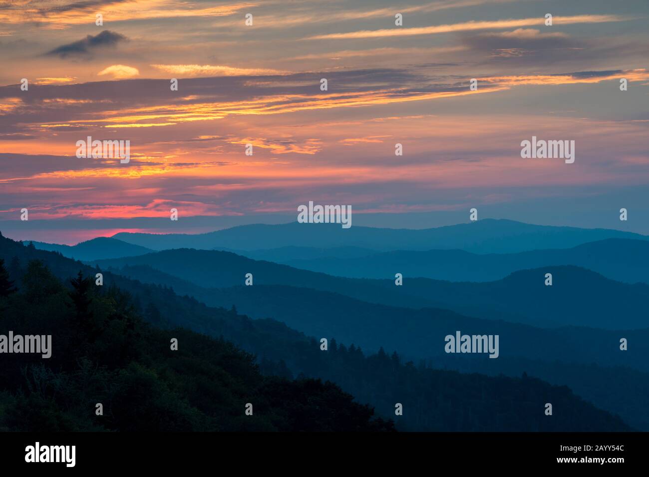 Hazy mountain hi-res stock photography and images - Alamy