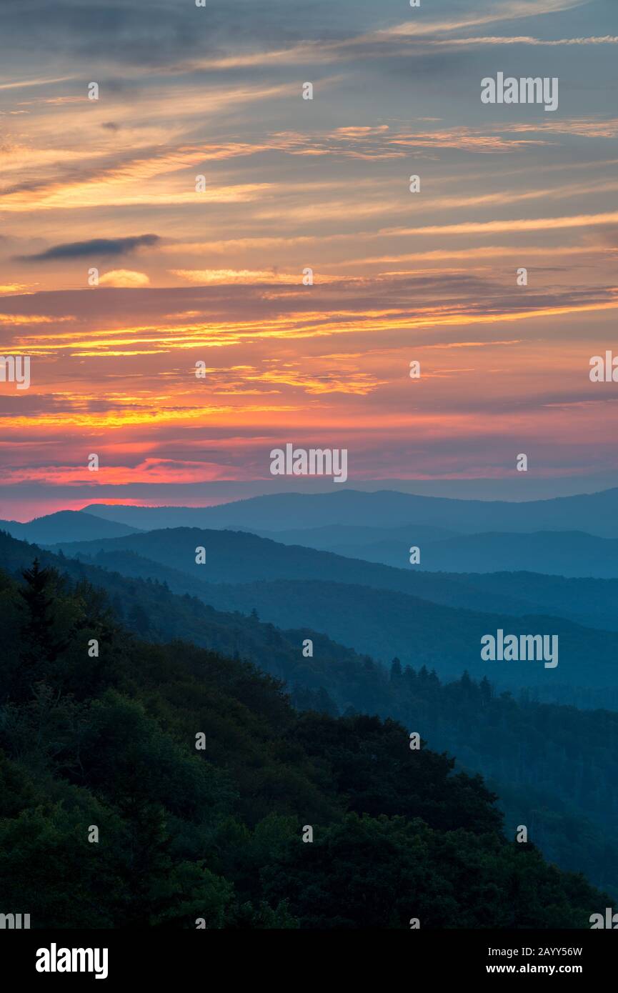 Hazy mountain hi-res stock photography and images - Alamy
