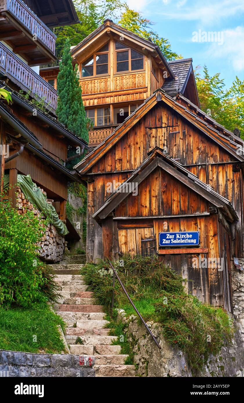 Beautiful hallstatt lakeside town hi-res stock photography and images ...