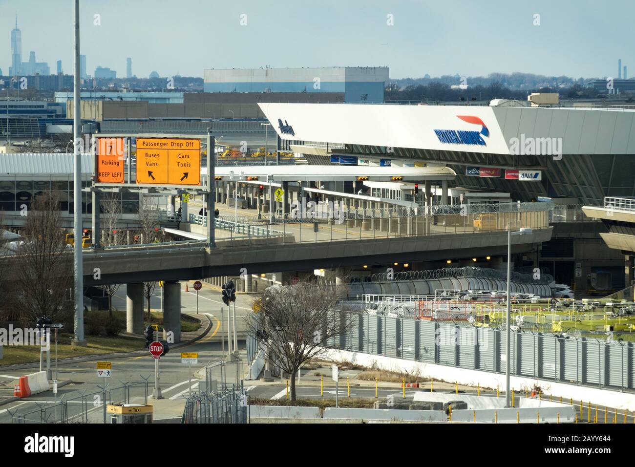 Jfk international airport entrance hi-res stock photography and images ...