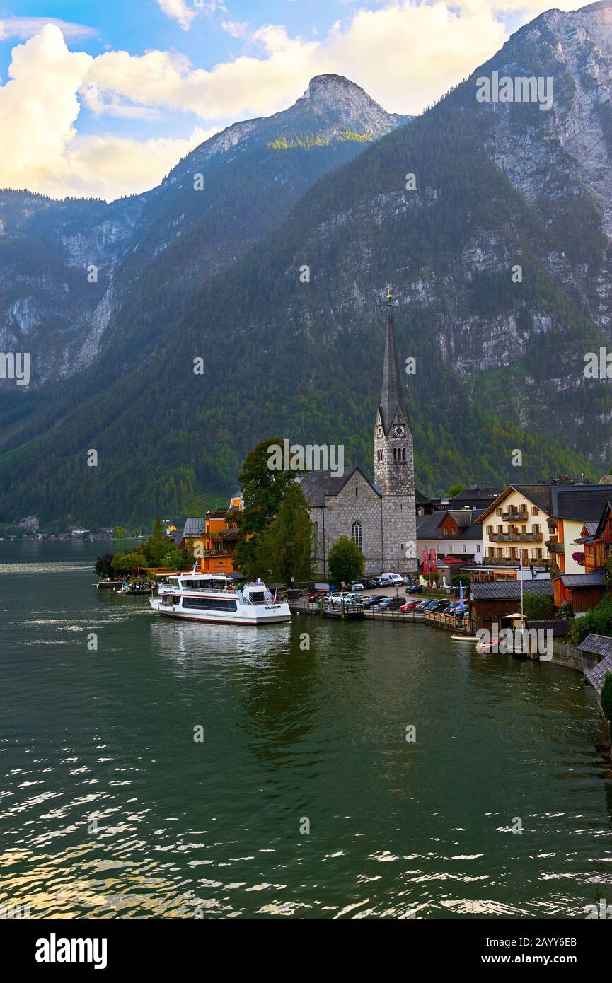 Lake view in Hallstatt town Stock Photo - Alamy
