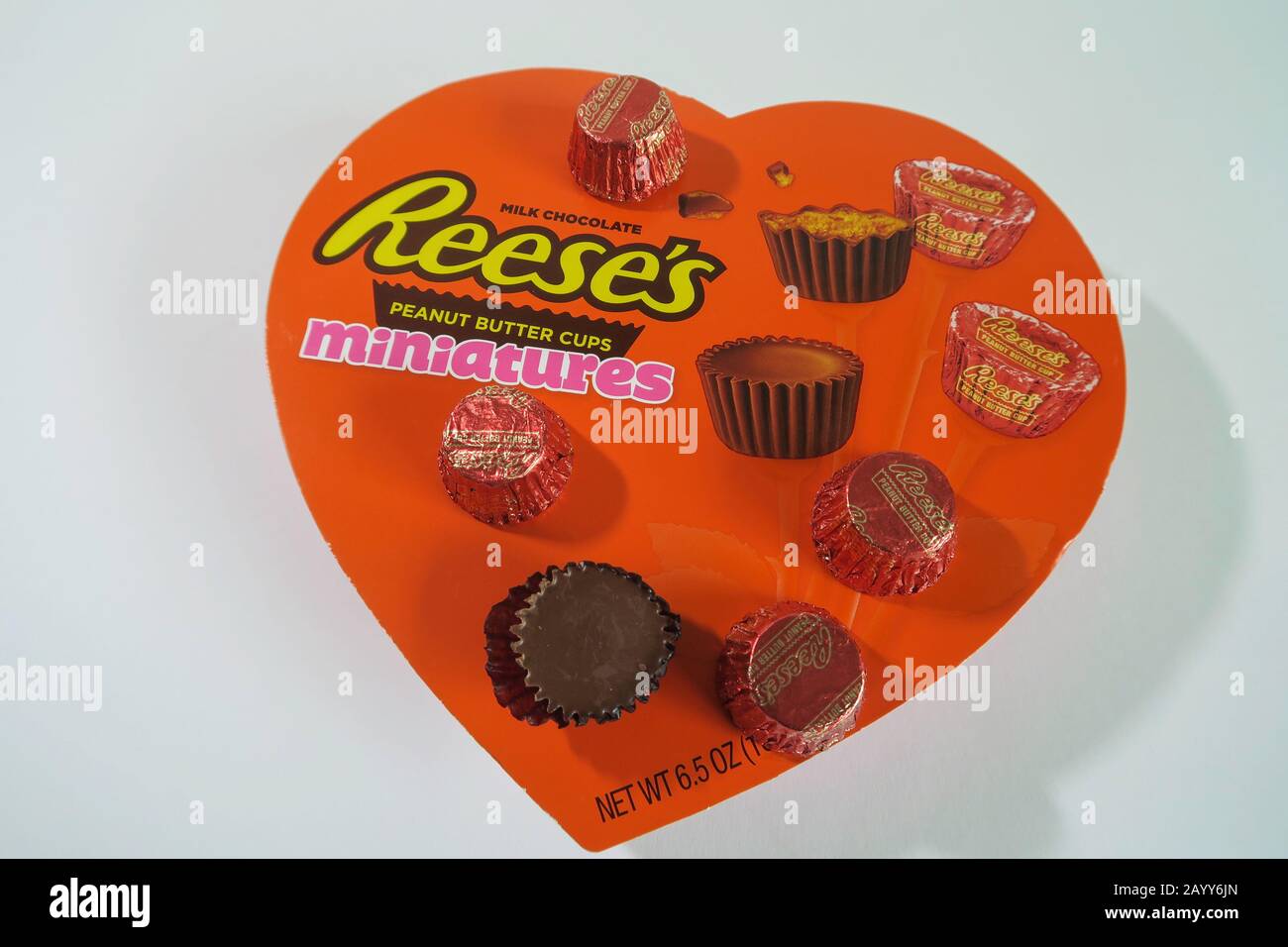 Reeses Peanut Butter Cups High Resolution Stock Photography and Images ...