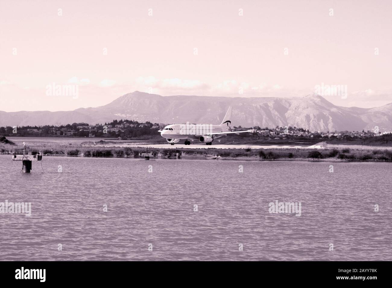 fly airplane taking off Stock Photo - Alamy