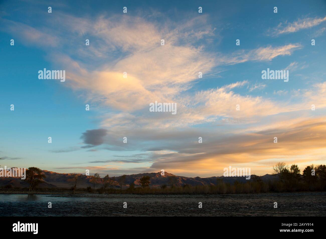 View of the Hovd River near the city of Ulgii (Ölgii) in the Bayan ...