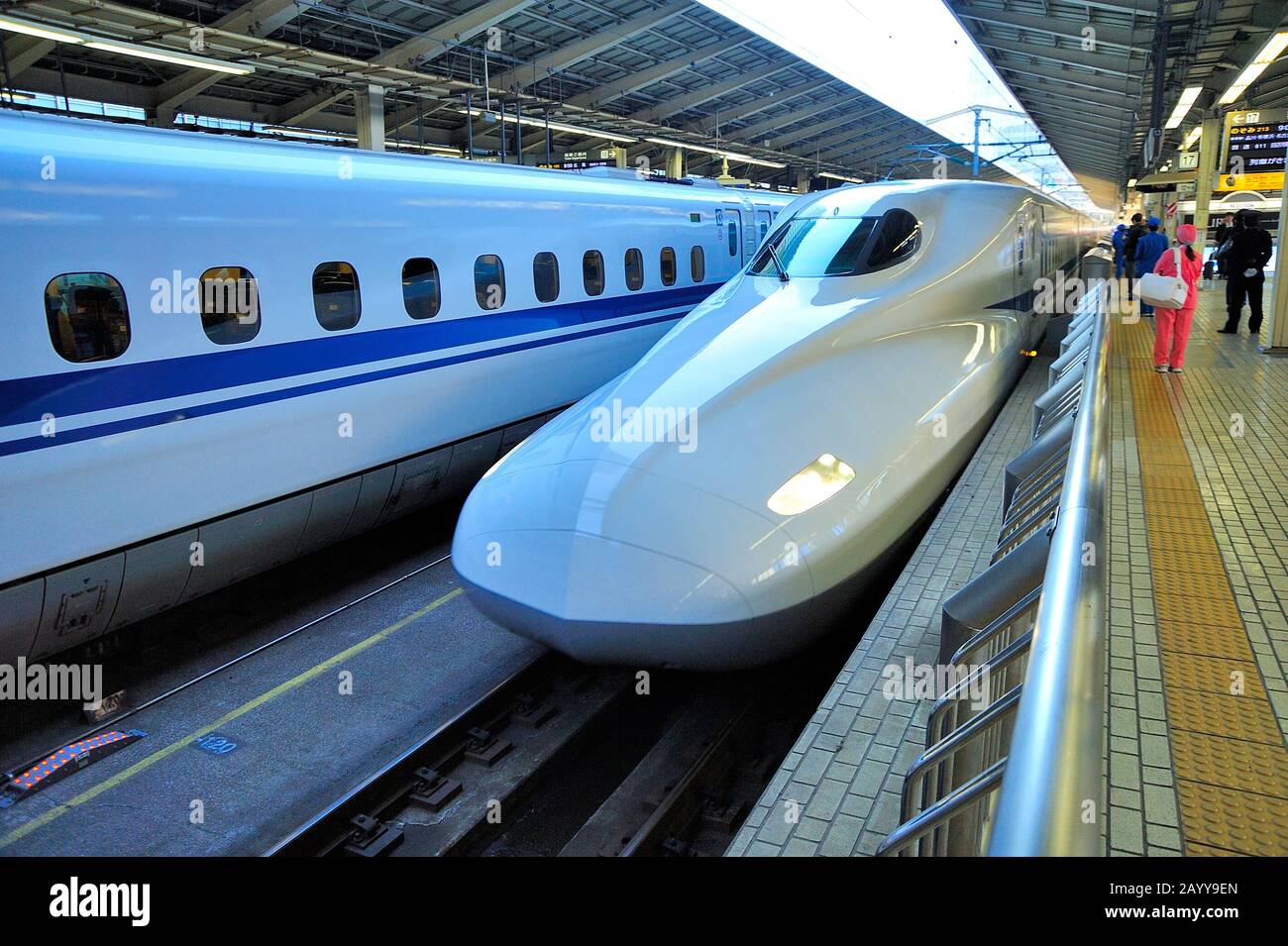 Tokyo Station Shinkansen High Resolution Stock Photography and Images ...