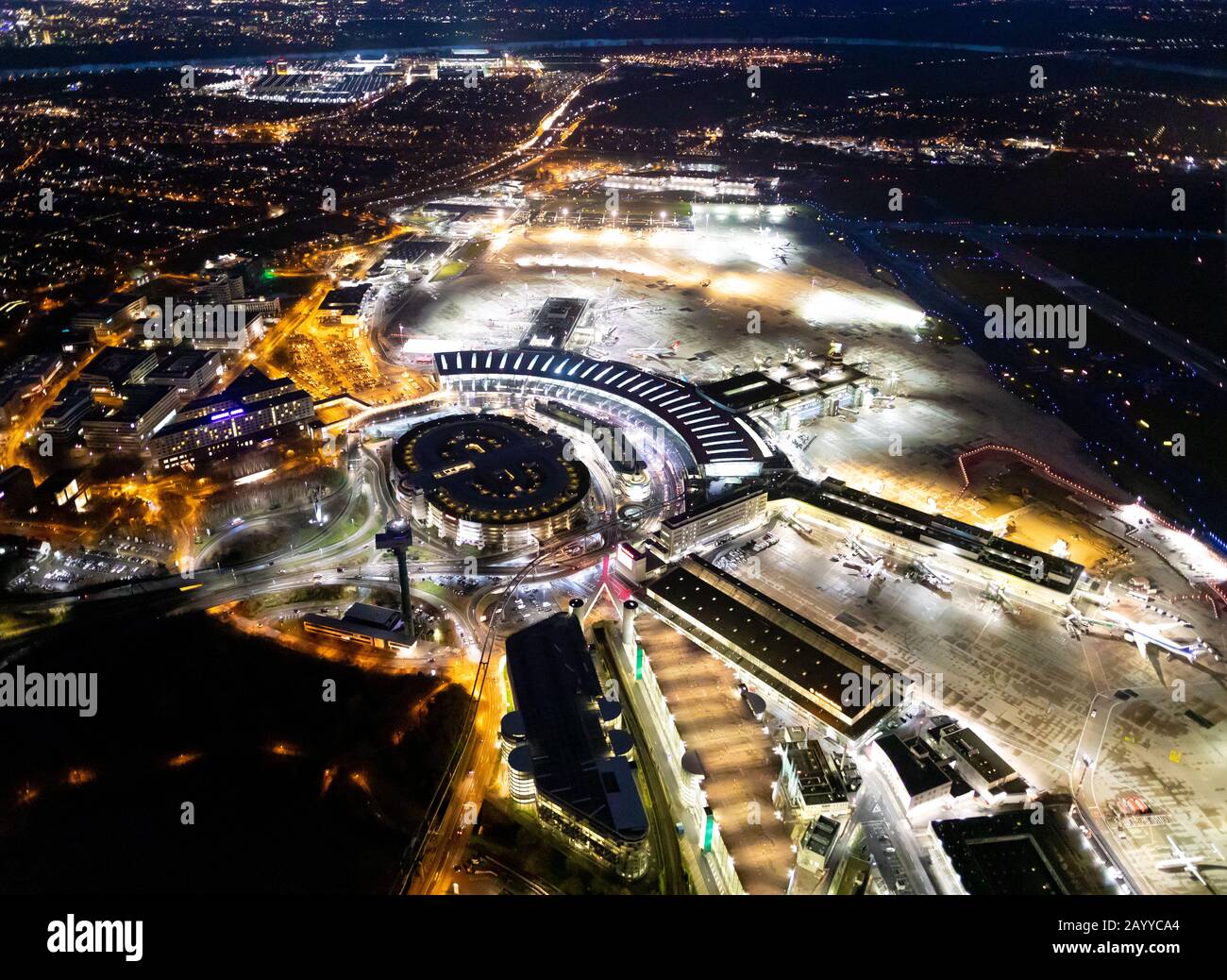 Airport terminal aerial hi-res stock photography and images - Alamy