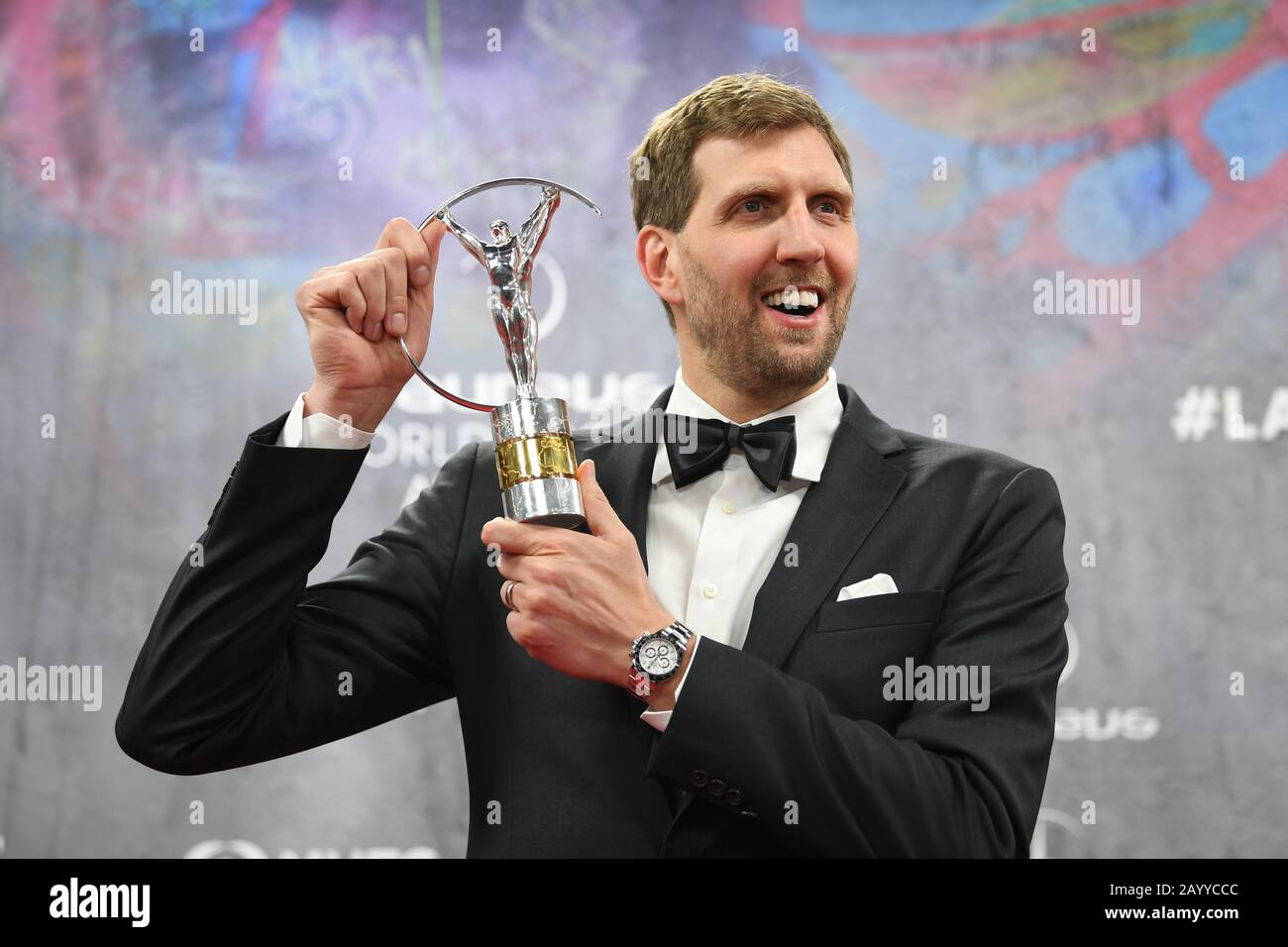 Dirk nowitzki trophy hi-res stock photography and images - Alamy