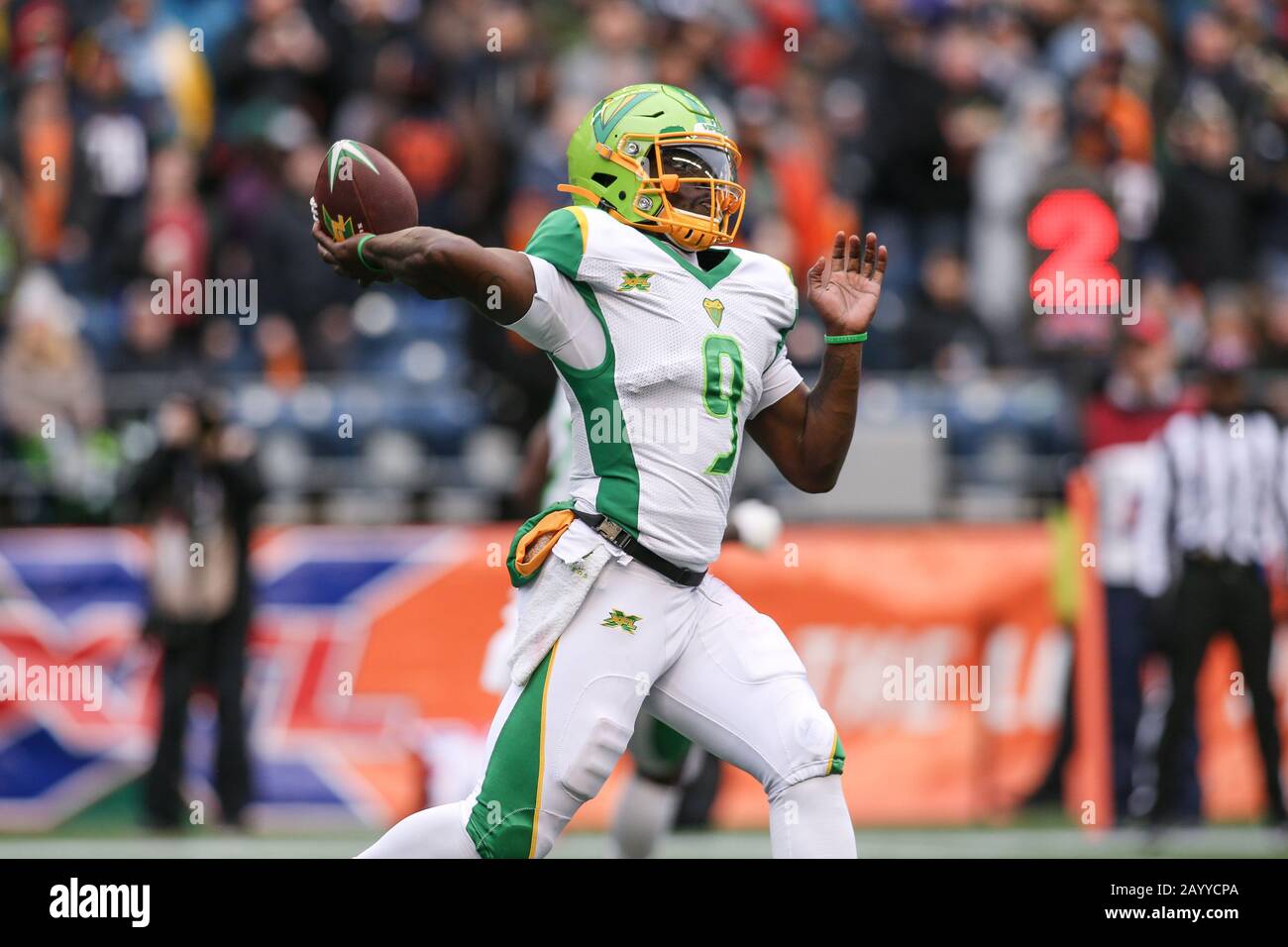 Tampa Bay Vipers qb/rb Quinton Flowers (9) throwing the ball during the ...