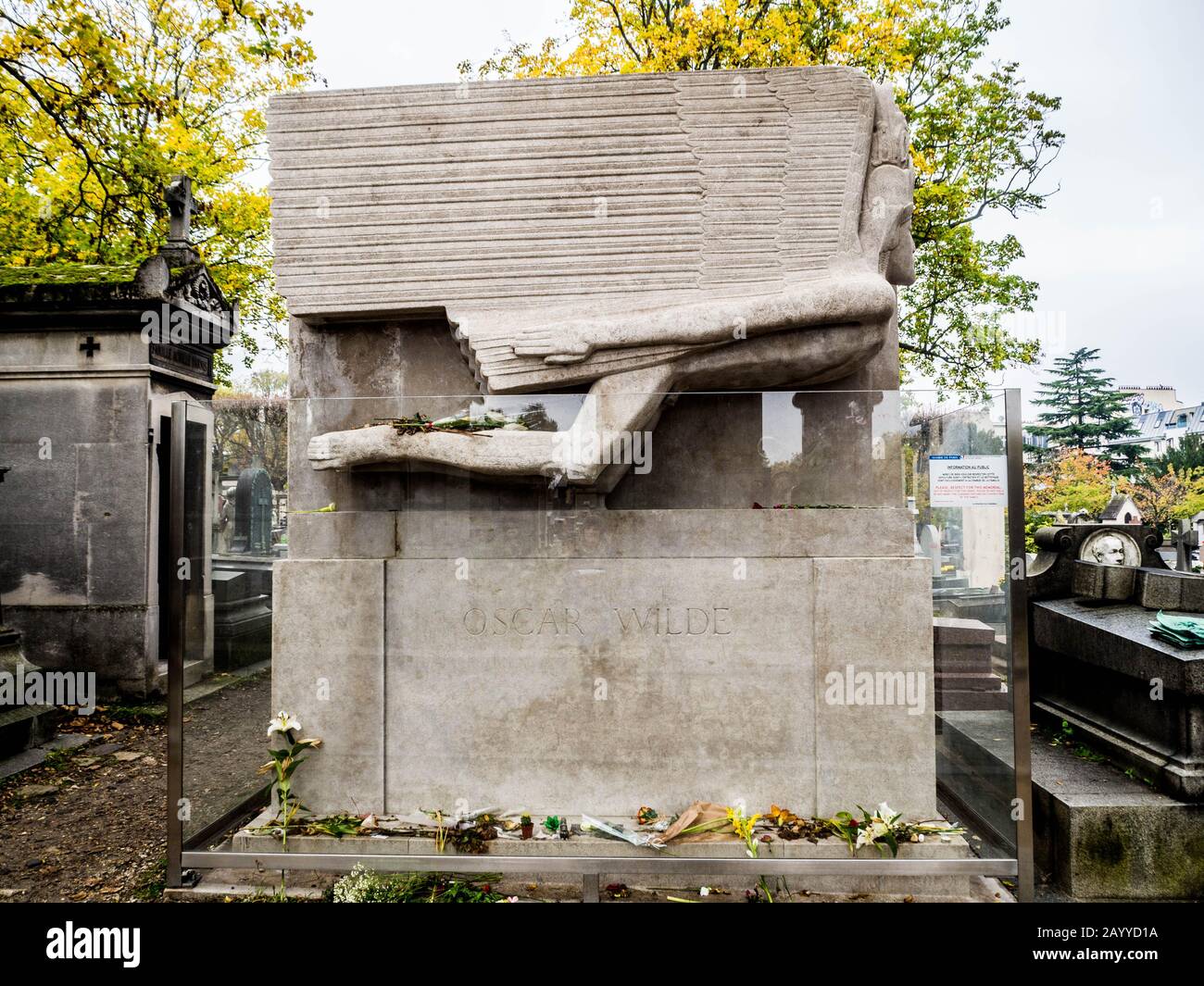 Tombstone of Oscar Wilde made in white stone with an angel with big ...