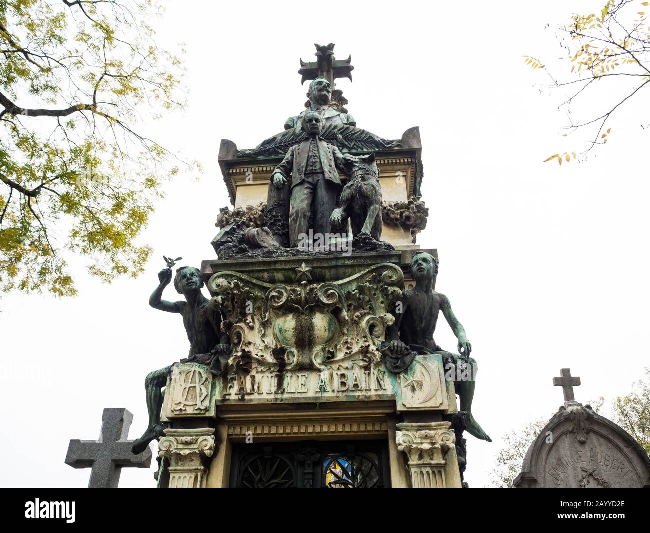 Two religious statues in graveyard hi-res stock photography and images ...