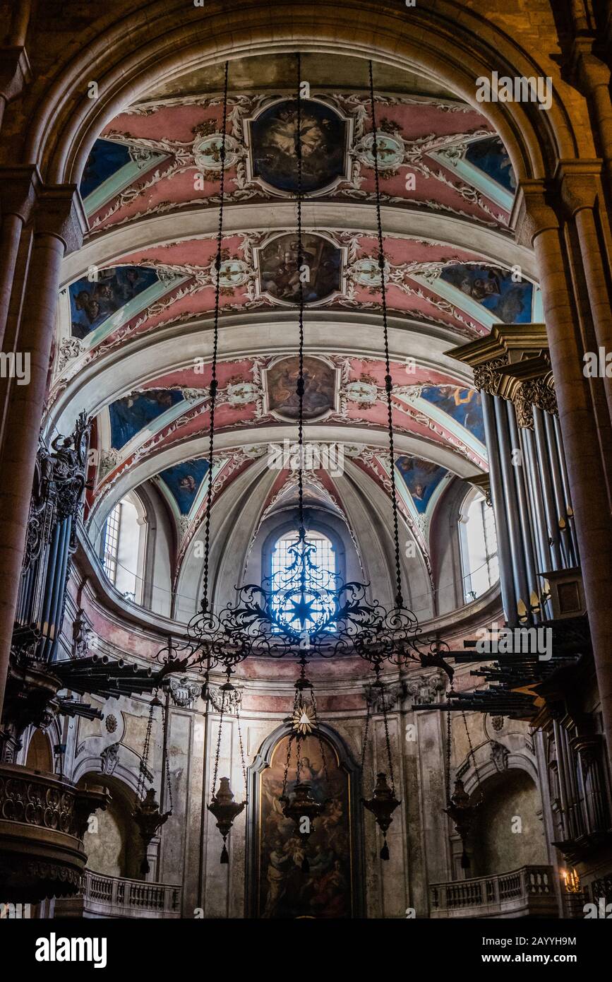 Inside the Lisbon Cathedral (Santa Maria Maior de Lisboa or Sé de ...