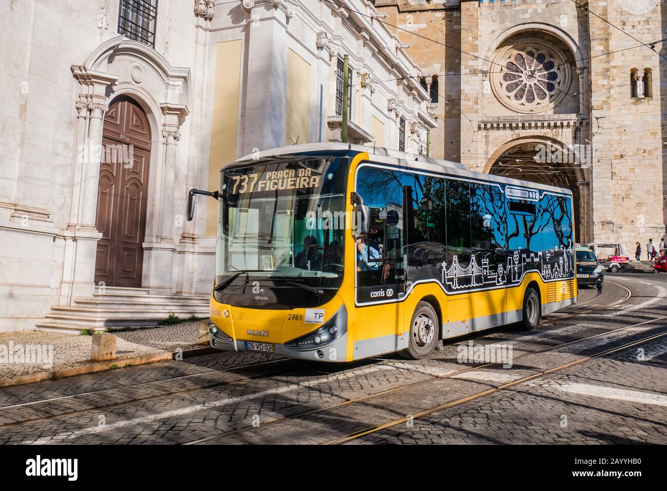 Alfama portugal bus hi-res stock photography and images - Alamy