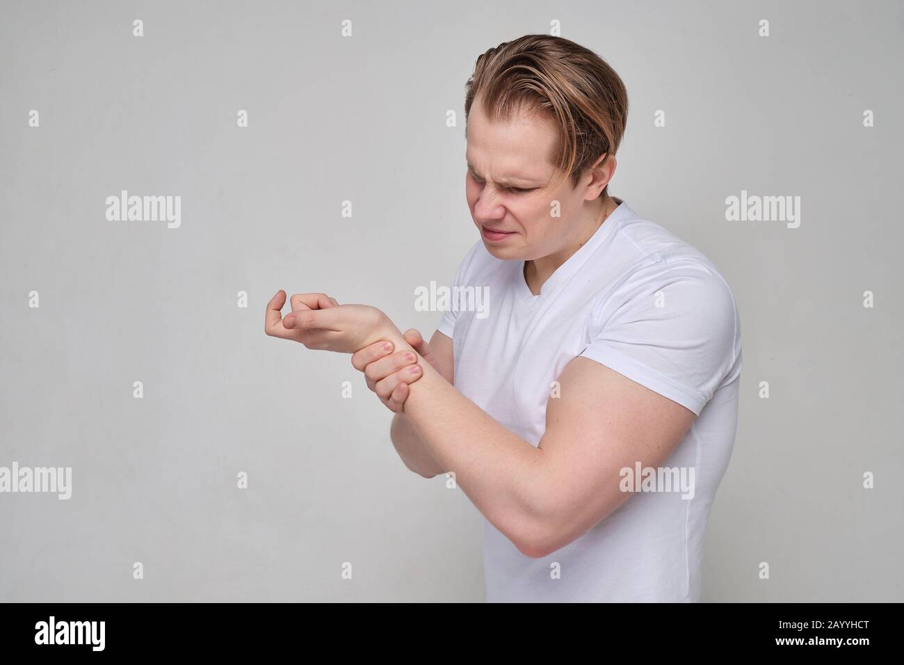 Man with bruised face hi-res stock photography and images - Alamy