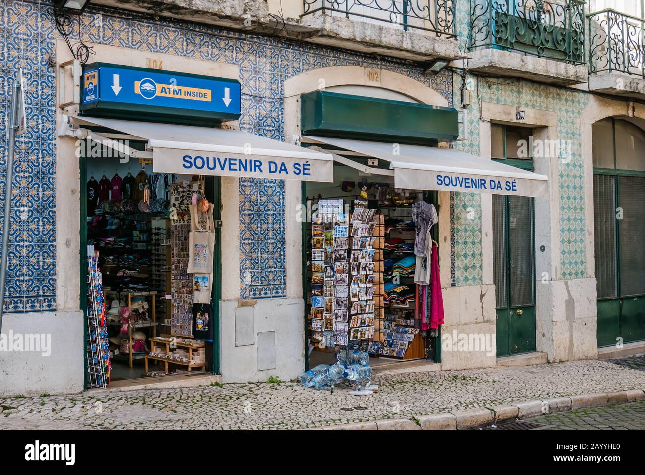 Old street gift shop hi-res stock photography and images - Alamy
