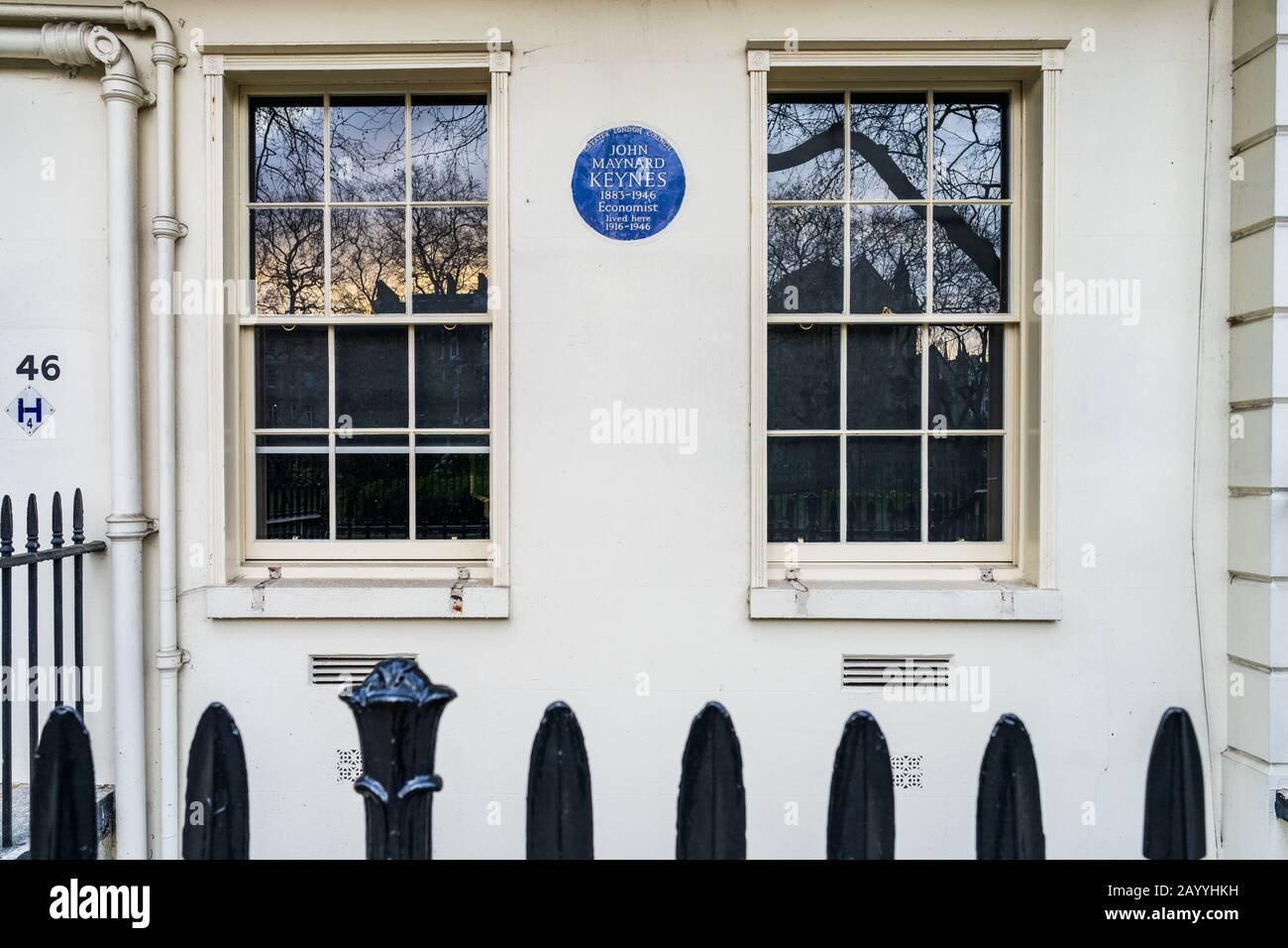 John Maynard Keynes Blue Plaque on his house at 46 Gordon Square ...