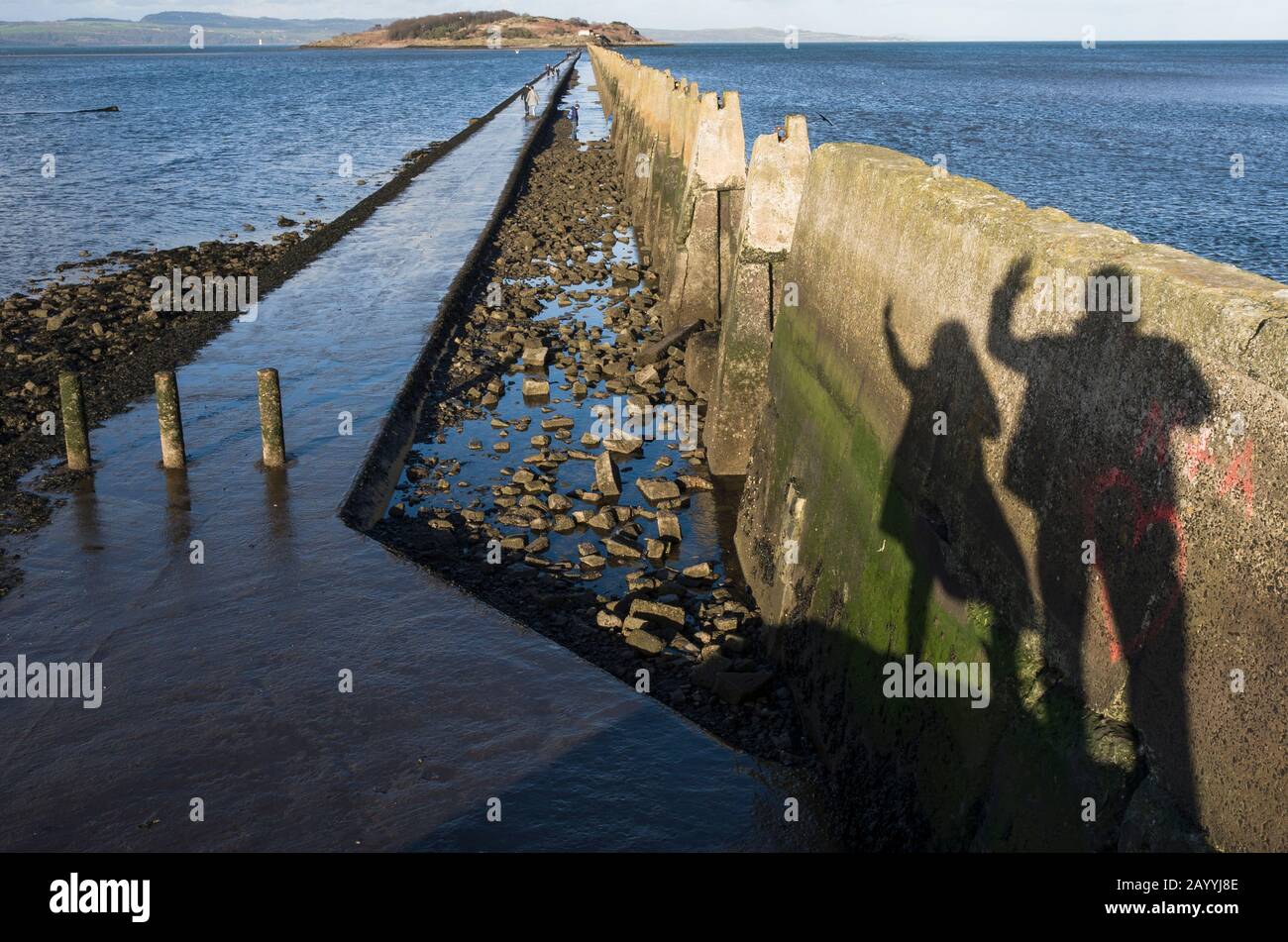 A view down Crammond island tidal walkway Stock Photo - Alamy