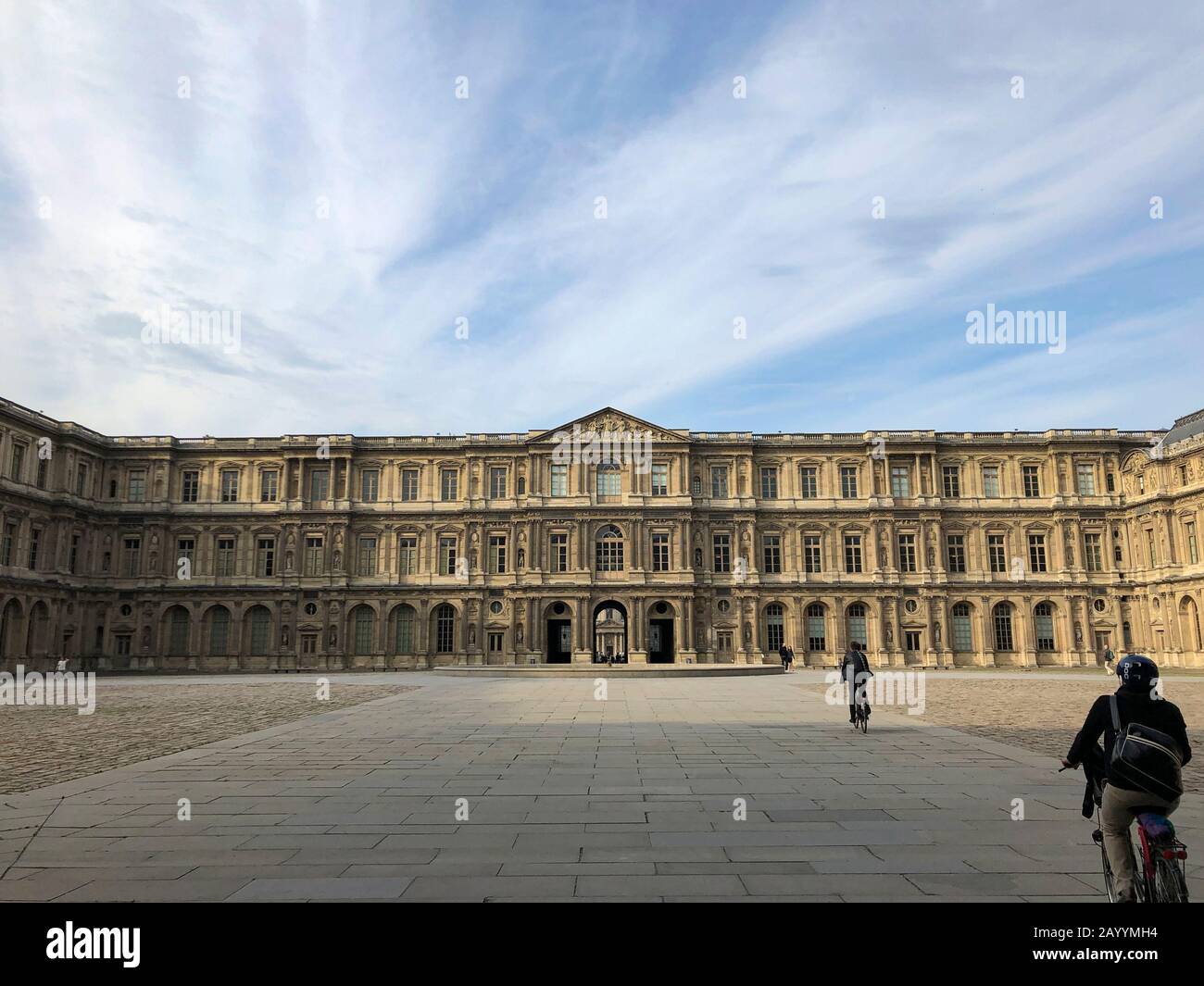 Statues louvre outside hi-res stock photography and images - Alamy