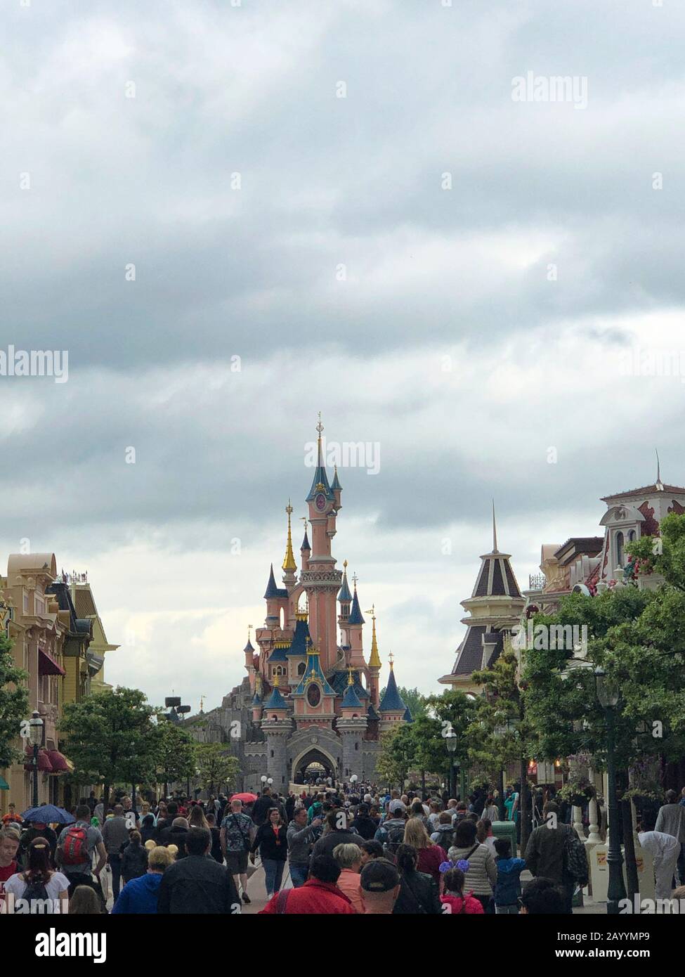 Goofy disneyland paris france hi-res stock photography and images - Alamy