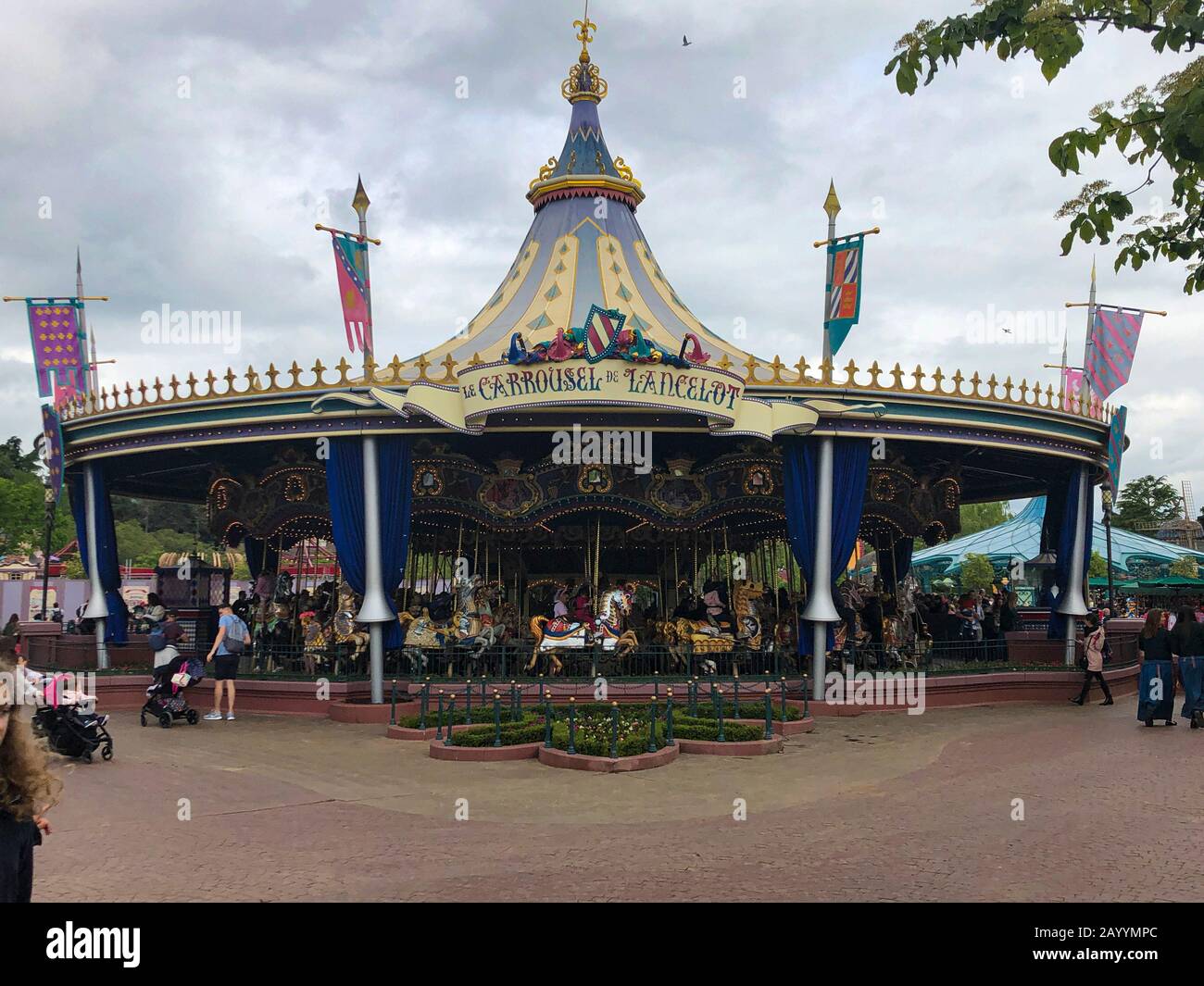 Goofy disney mascot hi-res stock photography and images - Alamy