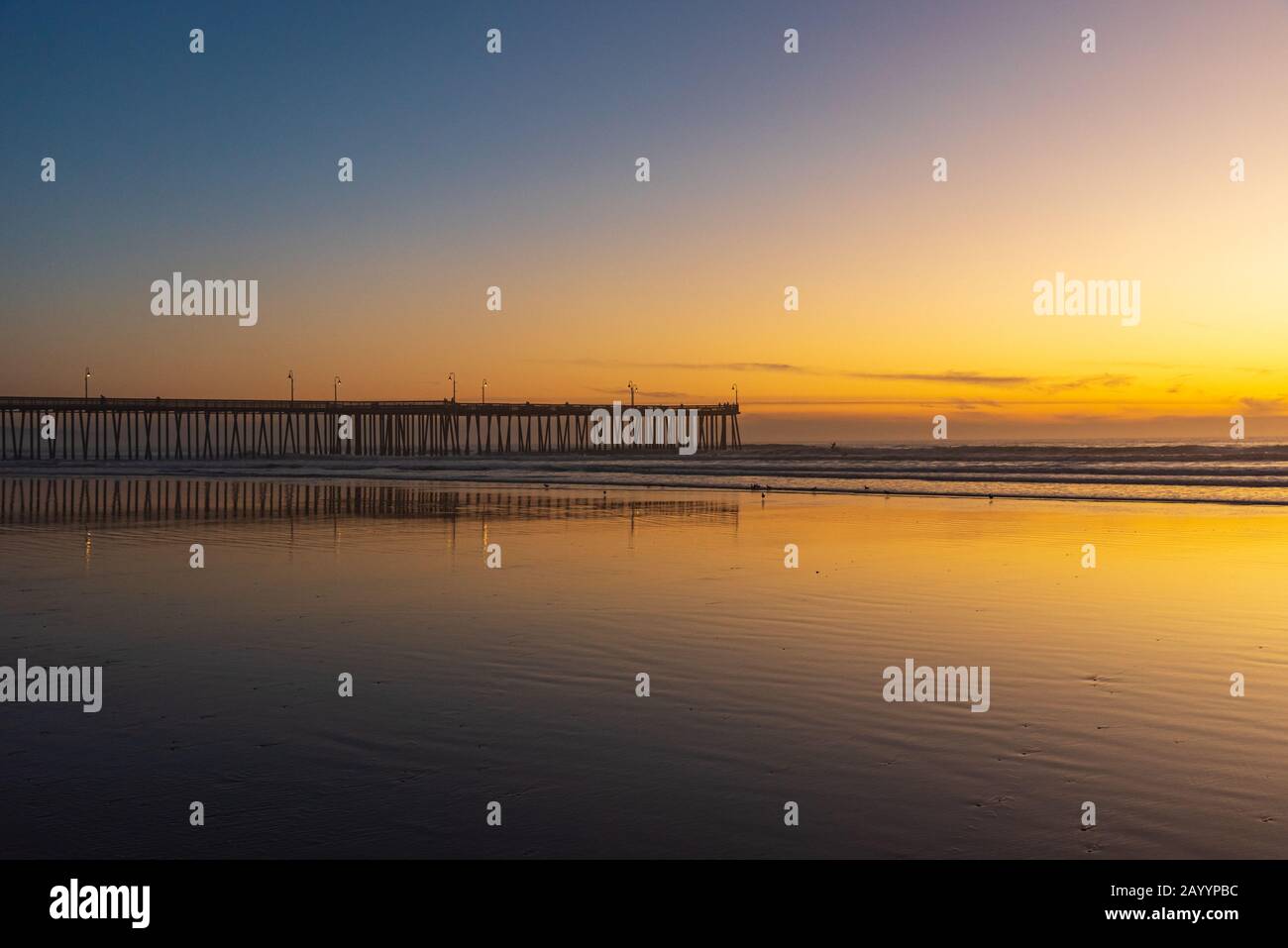 Scenic sunset in the famous Pismo Beach, California Stock Photo - Alamy
