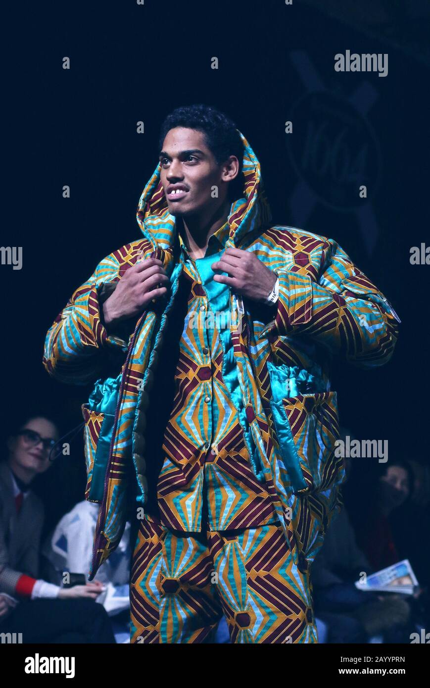 African runway model hi-res stock photography and images - Alamy