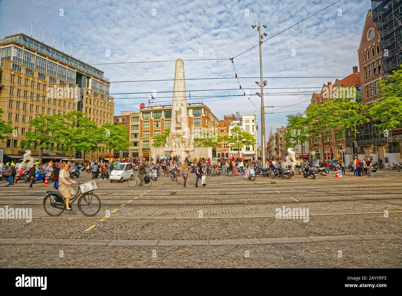 Amsterdam National Monument at the Dam square Stock Photo - Alamy