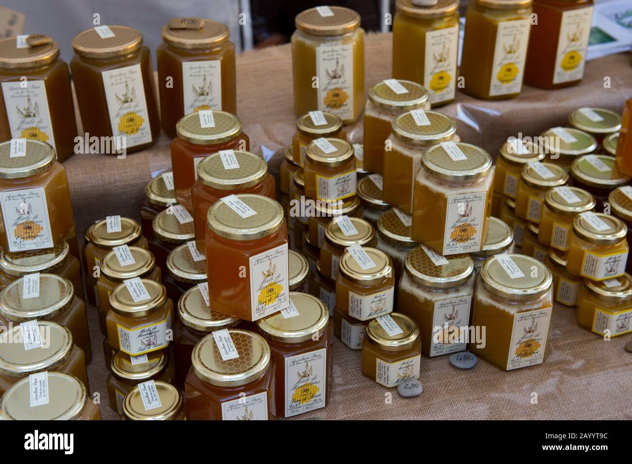 Stand with honey jars hi-res stock photography and images - Alamy