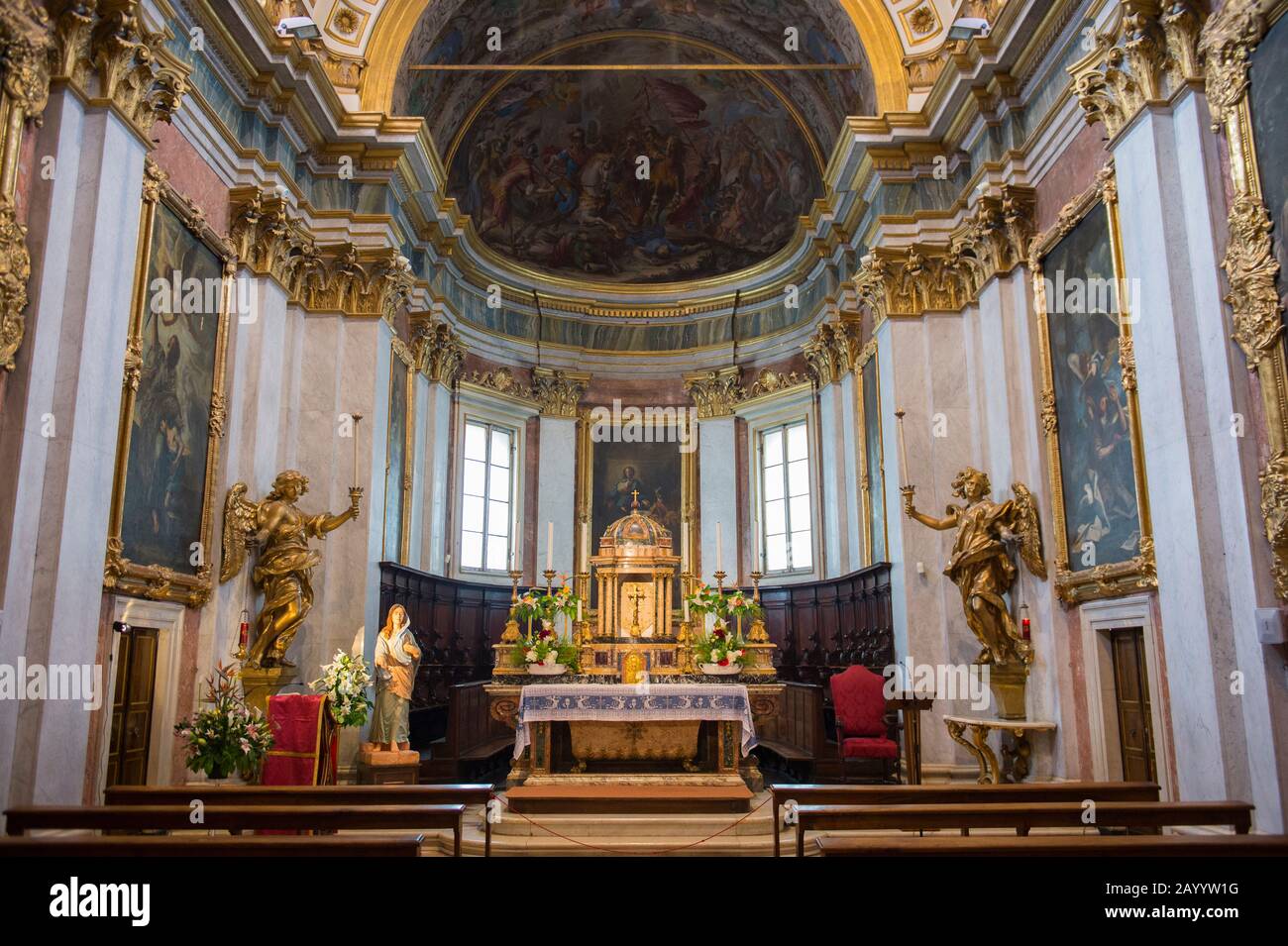 Interior of the Assisi Cathedral, dedicated to San Rufino is a major ...