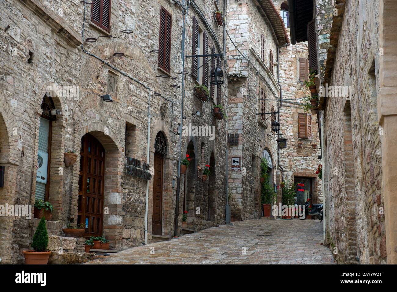 Italian street scene hi-res stock photography and images - Alamy