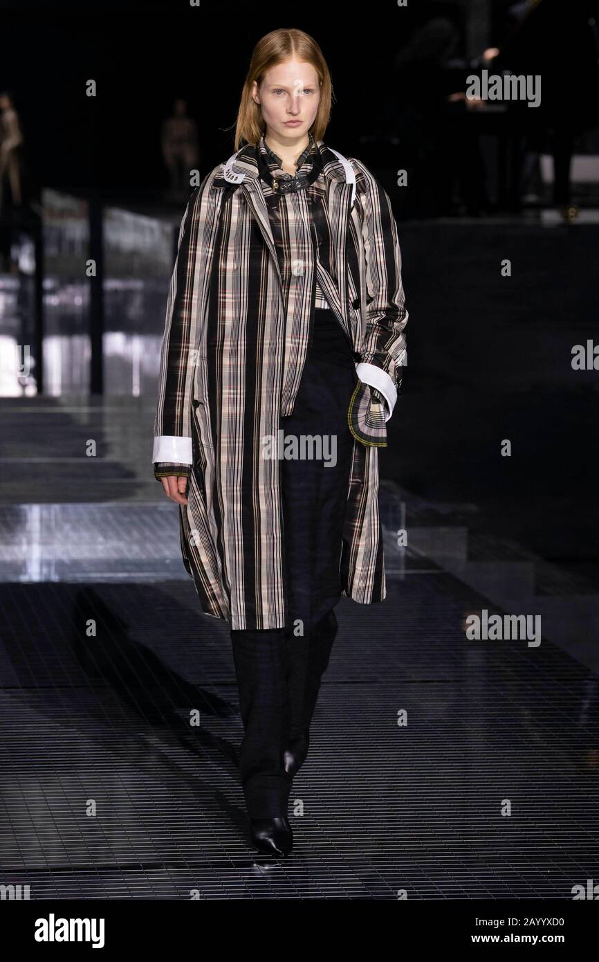 Fashion runway 2020 burberry hi-res stock photography and images - Alamy