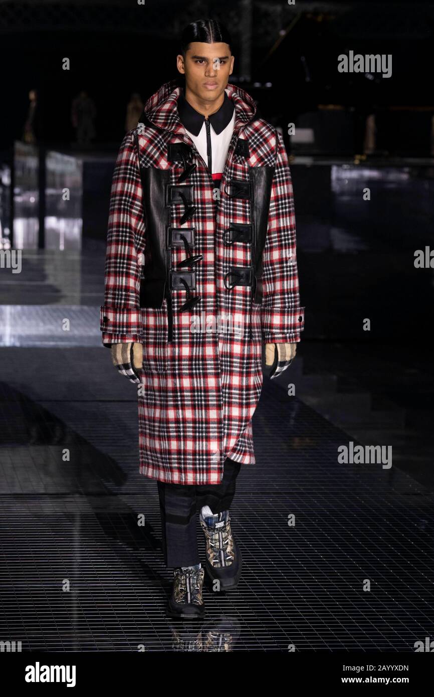 Fashion runway 2020 burberry hi-res stock photography and images - Alamy