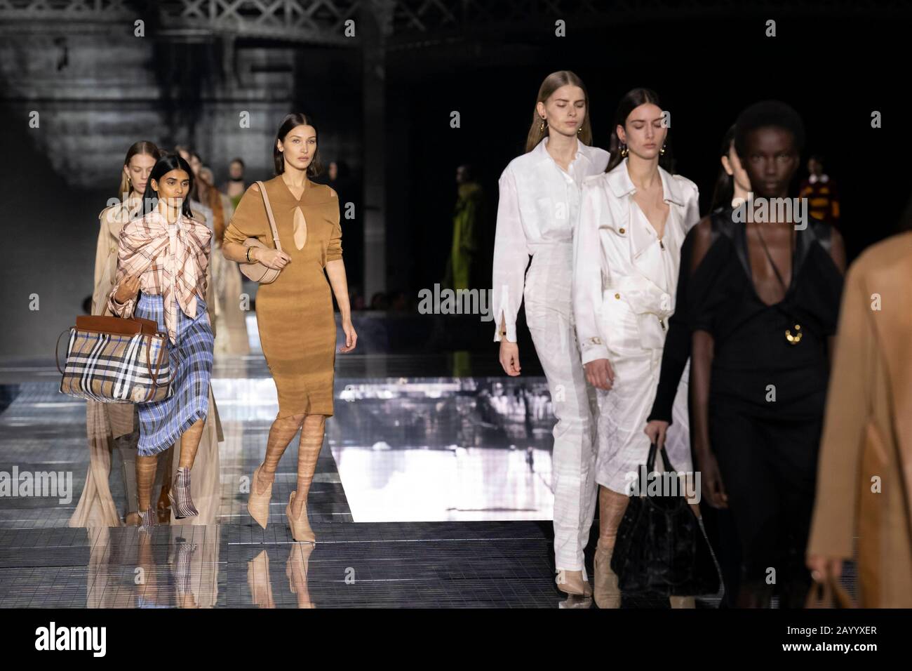 Fashion runway 2020 burberry hi-res stock photography and images - Alamy