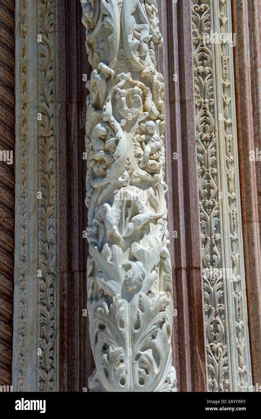 Detail of architecture of the Siena Cathedral di Santa Maria, better ...